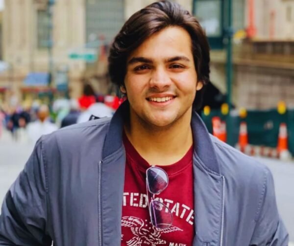 Ashish Chanchlani Age, Height, Girlfriend, Family & Net Worth